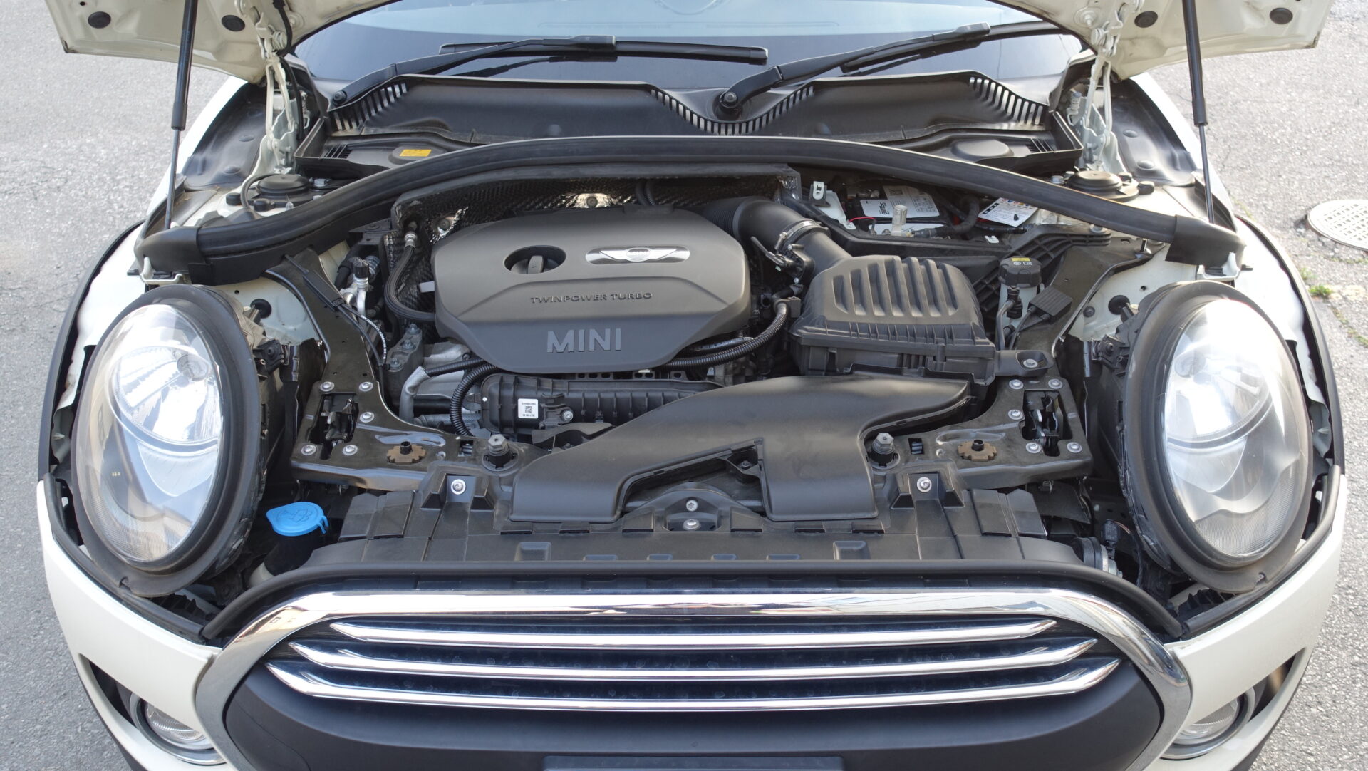 MINI クラブマン（F54） バッテリー交換 | FKエンジニアリング